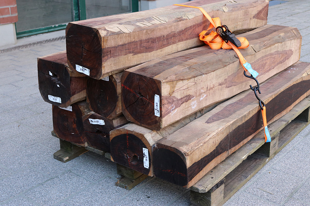 Exotic wood at the sawmill: Kingwood, Cocobolo and Ebony