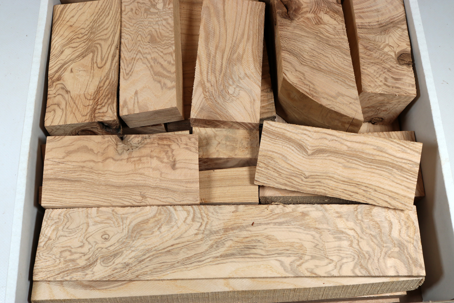 Assortment Box Goldsmith - Brown Ash - Goldbox2166 - Feines Holz